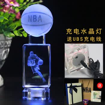 【球迷推荐 免费刻字】科比手办生日礼物送男友NBA詹姆斯库里篮球摆件初高中男生成人礼物 科比运球充电水晶灯+包装